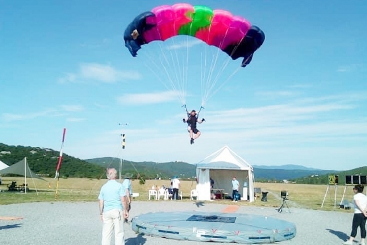 Svjetski kup: Stigli najbolji padobranci na svijetu predvođeni ...